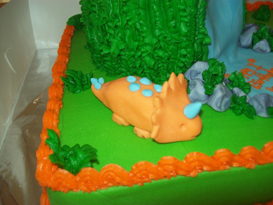 Baby Dinosaurs - CakeCentral.com