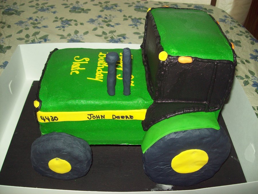3D John Deere Tractor - CakeCentral.com