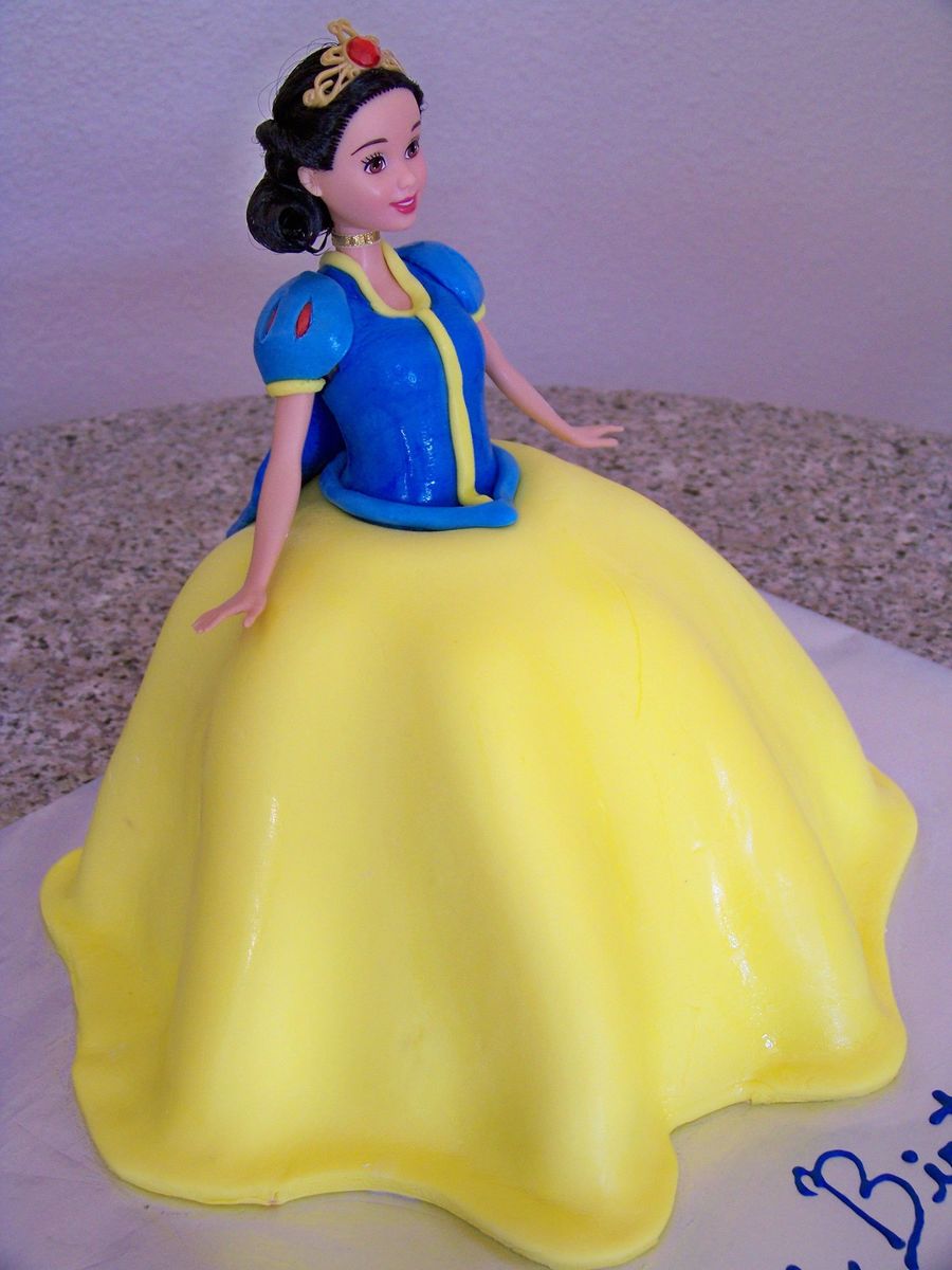 Snow White Cake - CakeCentral.com