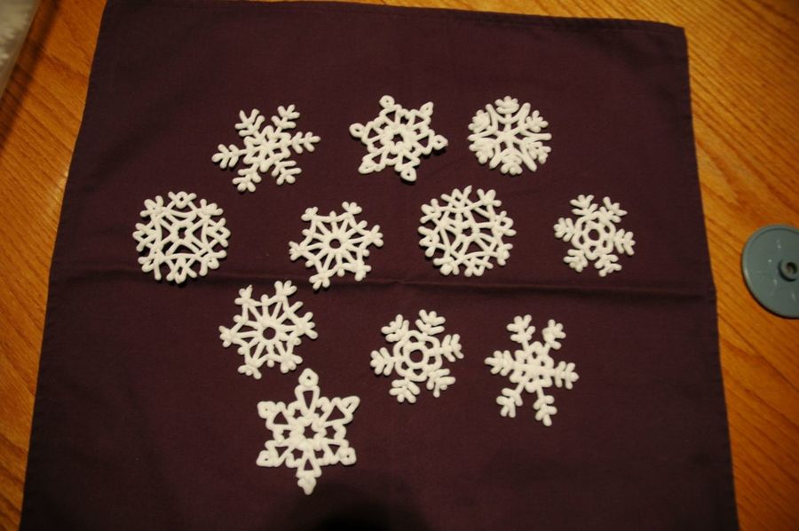 Royal Icing Snowflakes - CakeCentral.com