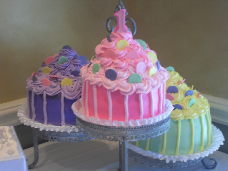 Cupcake Themed Birthday Cake And More.... - CakeCentral.com