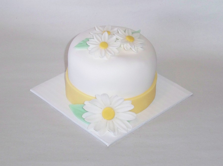 Daisy Mini-Cake - CakeCentral.com