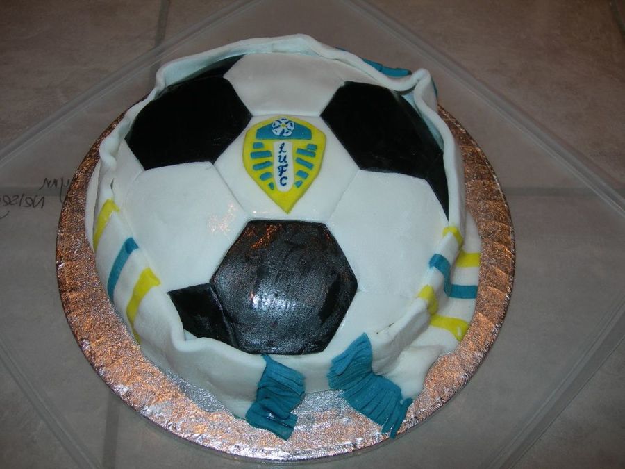 Leeds United Football Club - CakeCentral.com
