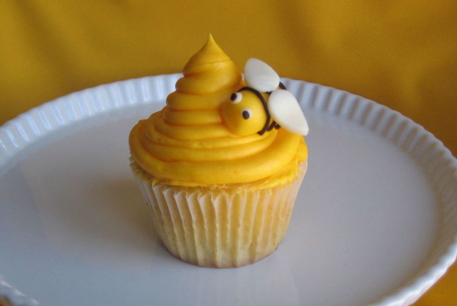 Bumblebee Cupcake - CakeCentral.com