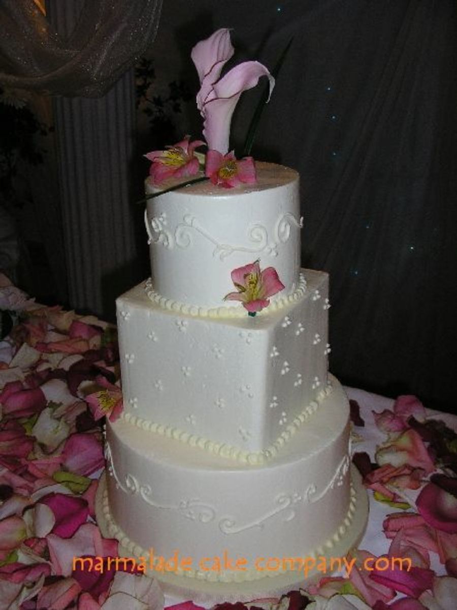 Round & Square Cake - CakeCentral.com