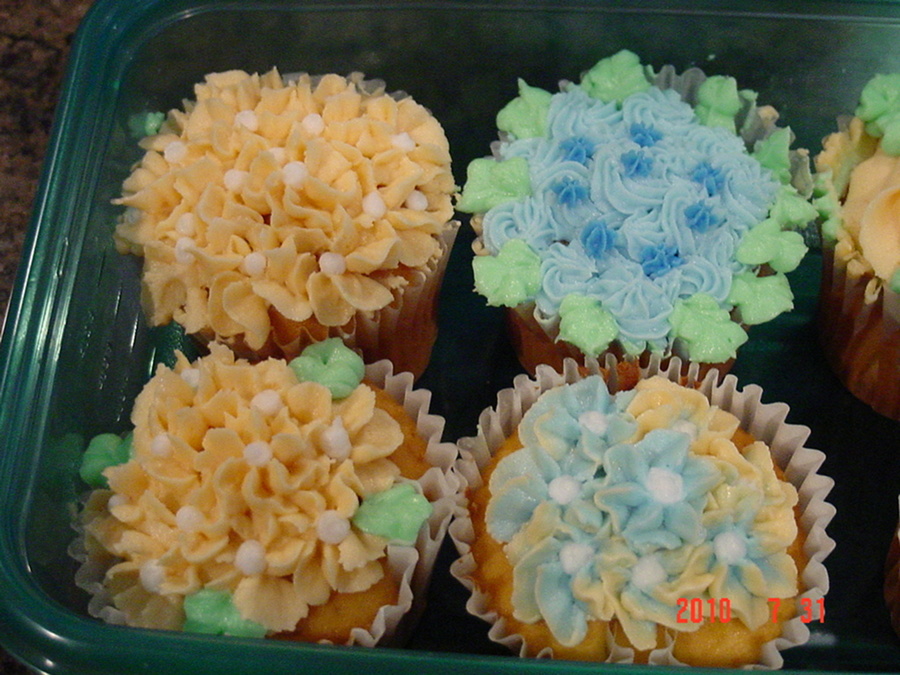 Cupcakes - Lesson 3 - CakeCentral.com