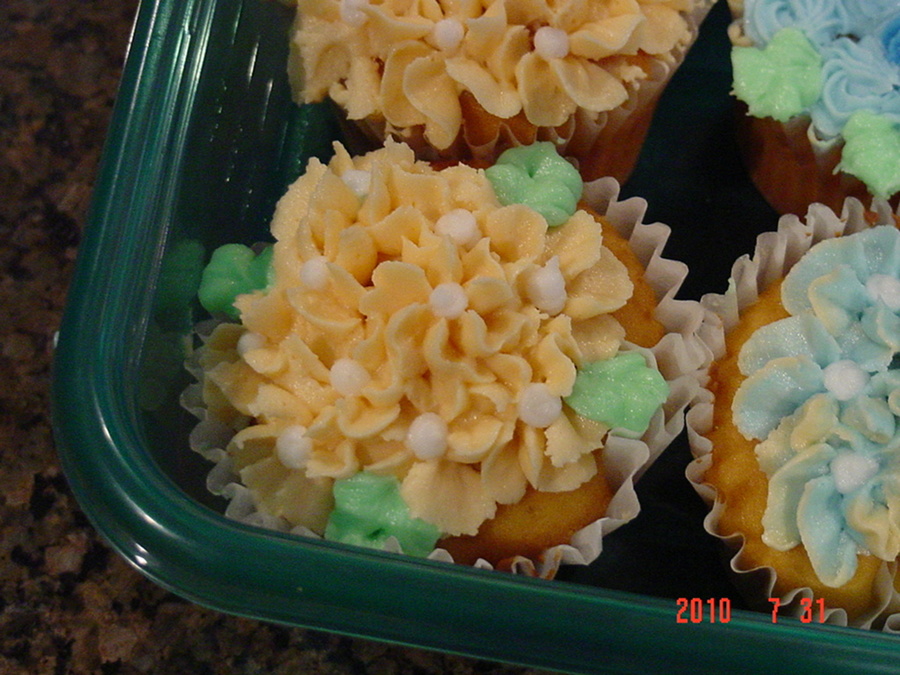 Cupcakes - Lesson 3 - CakeCentral.com