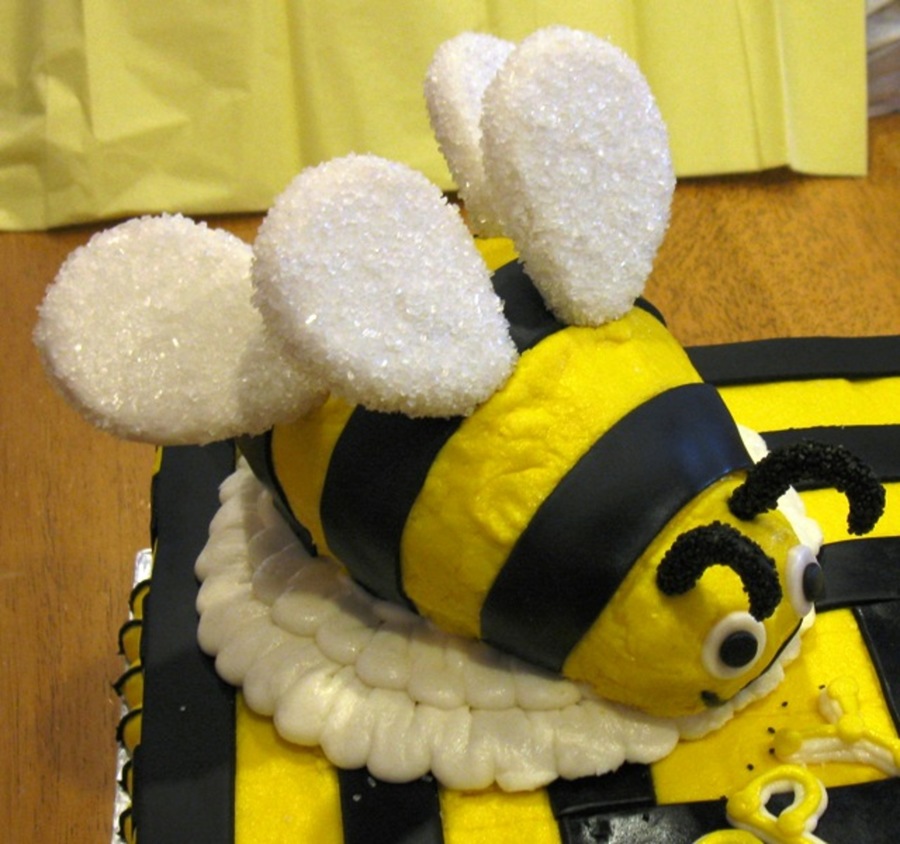 Bee Cake - CakeCentral.com