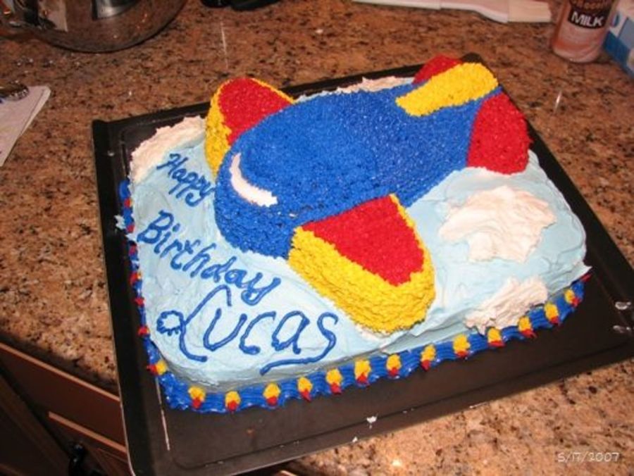 Airplane Cake - CakeCentral.com