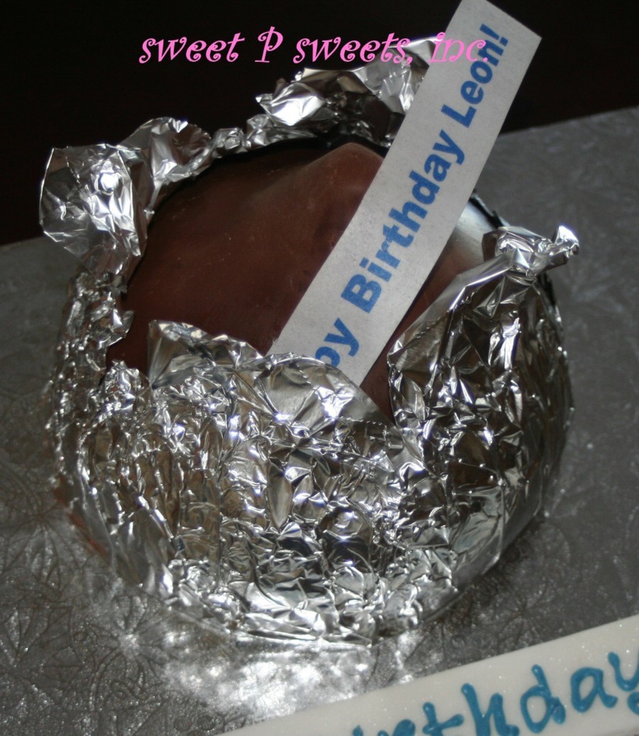 Giant Chocolate Kiss! - CakeCentral.com
