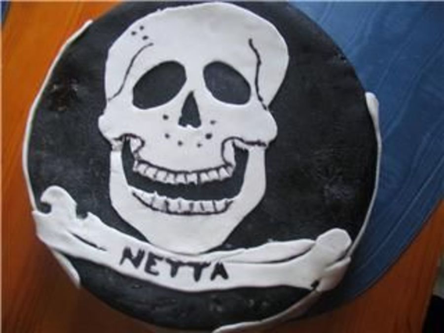 Skull Cake - CakeCentral.com