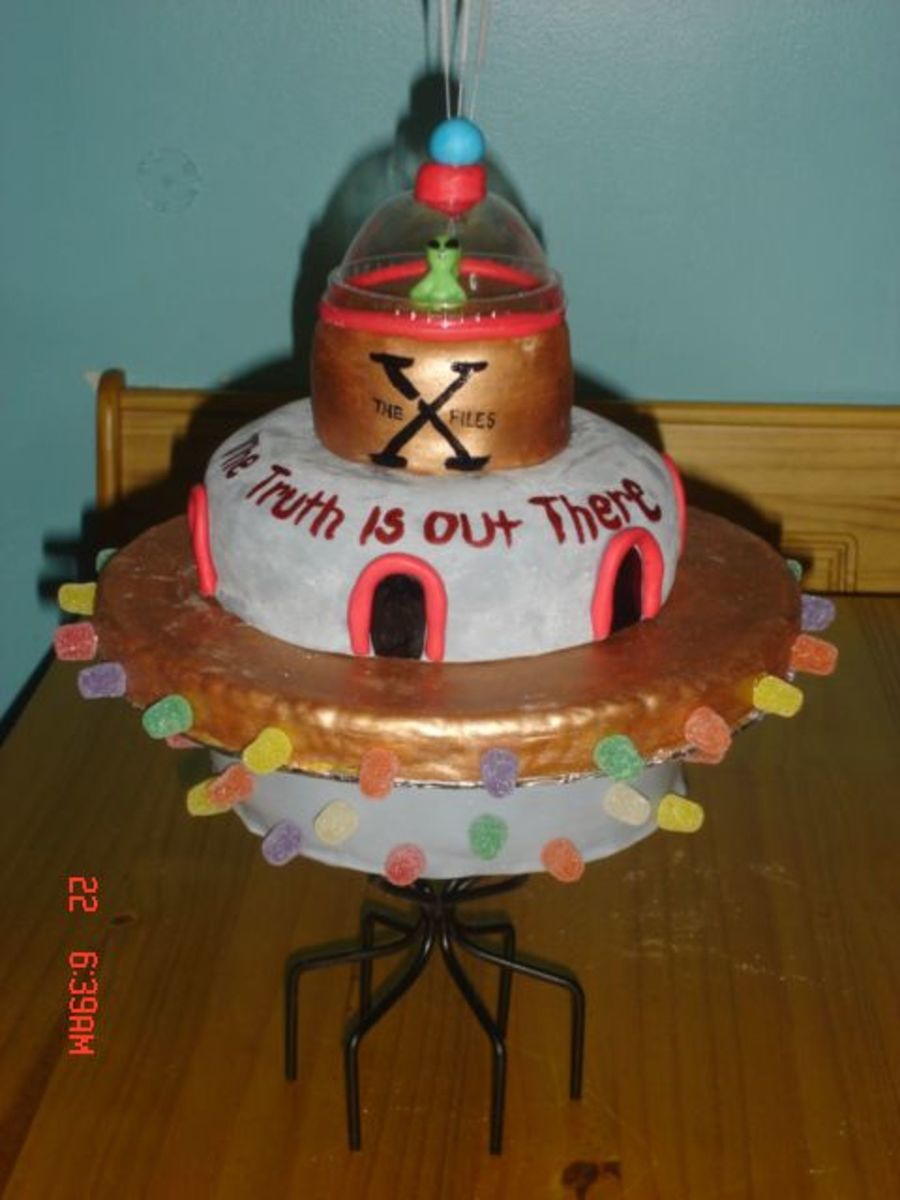 X Files Ufo Cake - CakeCentral.com