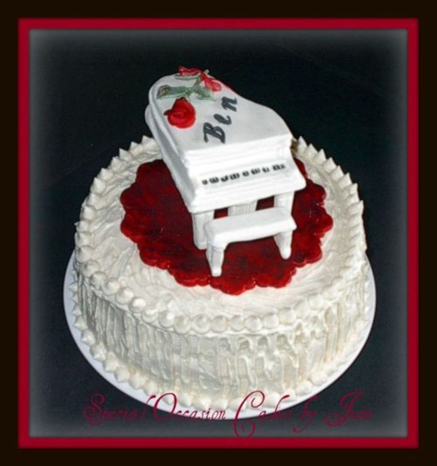 Piano Birthday Cake - CakeCentral.com