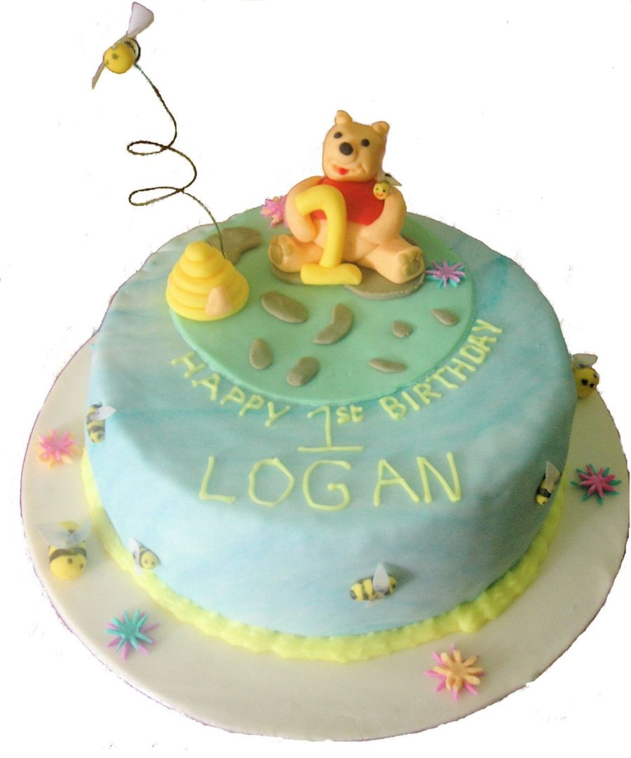 Pooh Bear And The Bees - CakeCentral.com