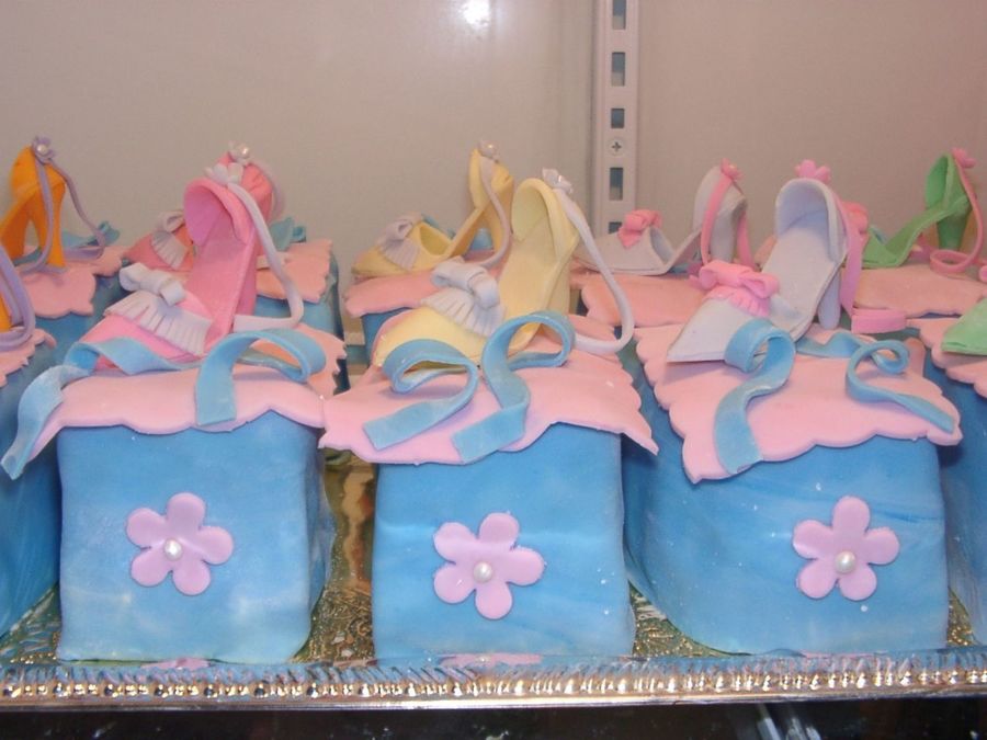 Mini High Heel Shoe Cakes - CakeCentral.com