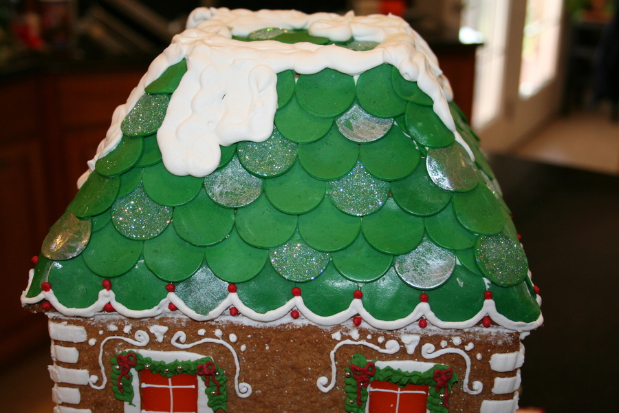 Traditional Gingerbread House - CakeCentral.com