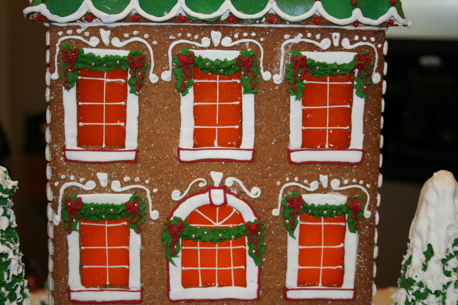 Traditional Gingerbread House - CakeCentral.com