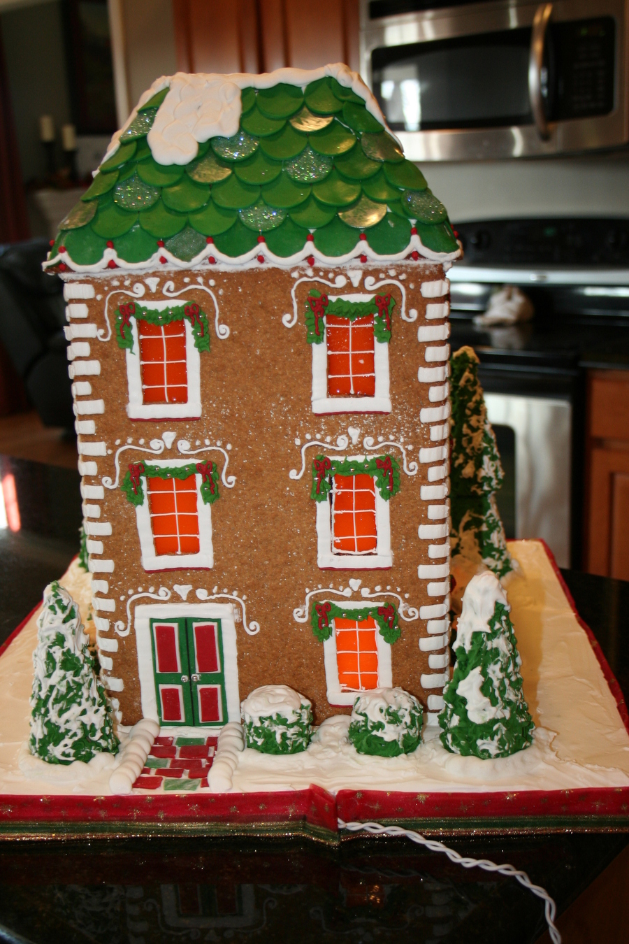 Traditional Gingerbread House - CakeCentral.com