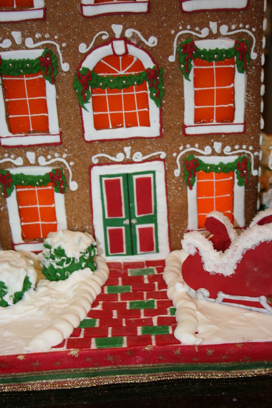 Traditional Gingerbread House - CakeCentral.com