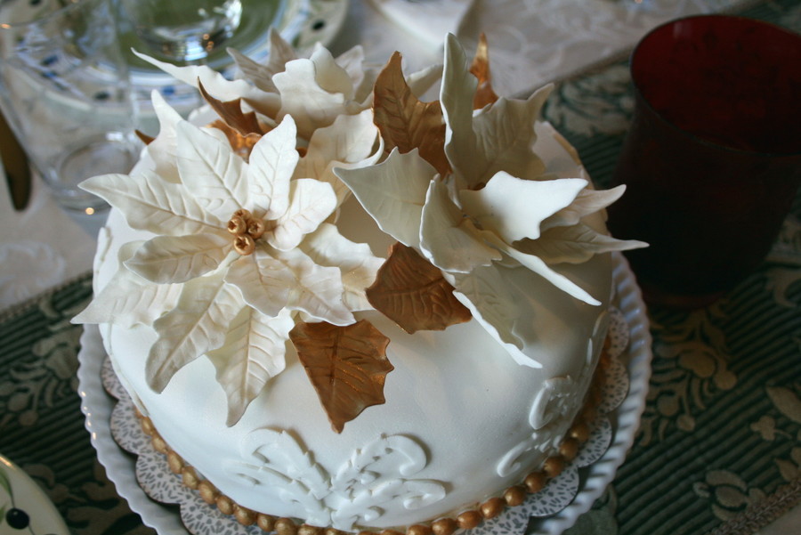 Pointsettia Christmas Cake - CakeCentral.com