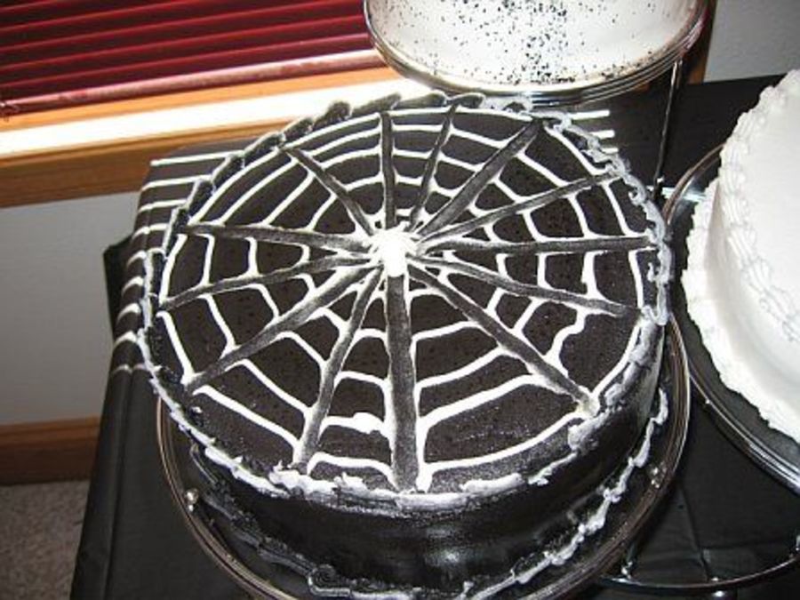 Spider Web Cake - CakeCentral.com