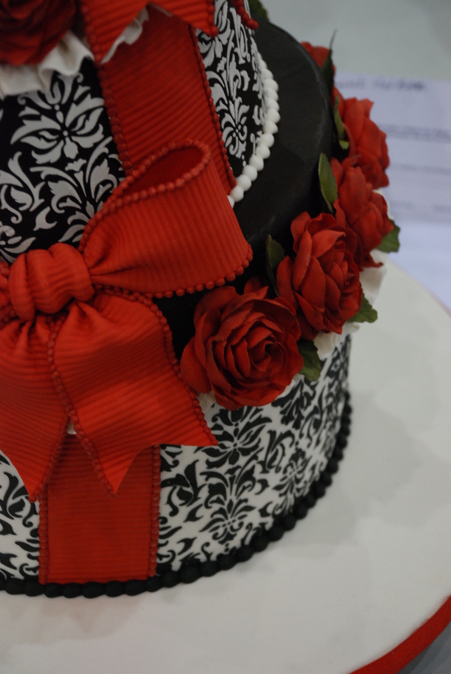 Damask Hat Boxes Red Roses - CakeCentral.com