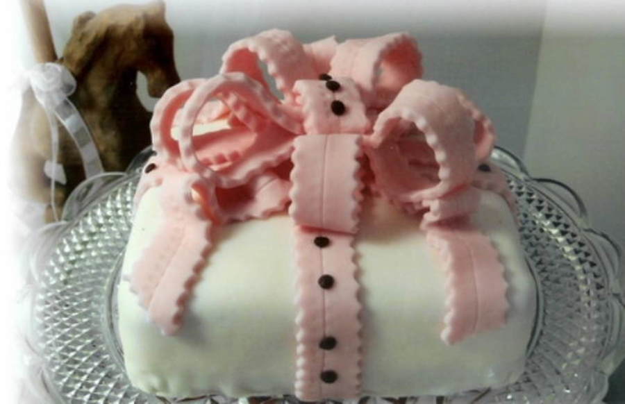 Square Present Cake - CakeCentral.com