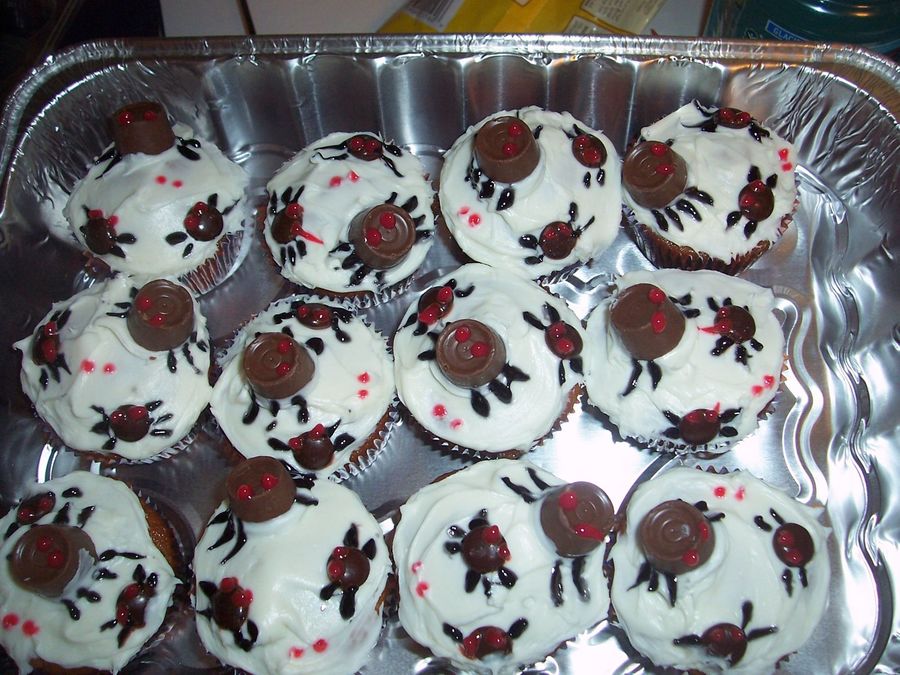 Hatching Spiders Nest Cupcakes - CakeCentral.com