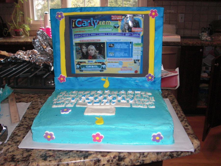 Icarly Laptop Cake - CakeCentral.com