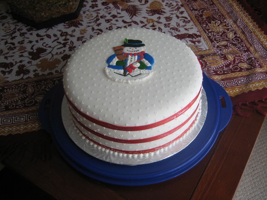 Round Christmas Cake - CakeCentral.com