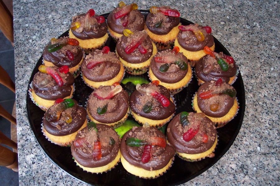 Dirt And Worms - CakeCentral.com