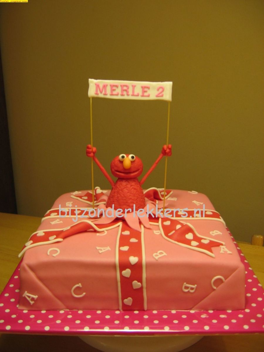Elmo Says Happy Birthday - CakeCentral.com