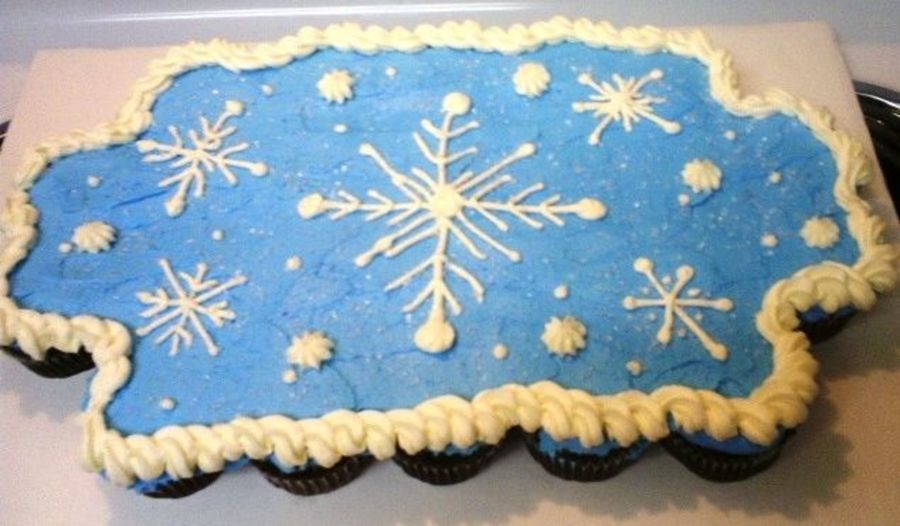 Snowflake Cupcake Cake - CakeCentral.com