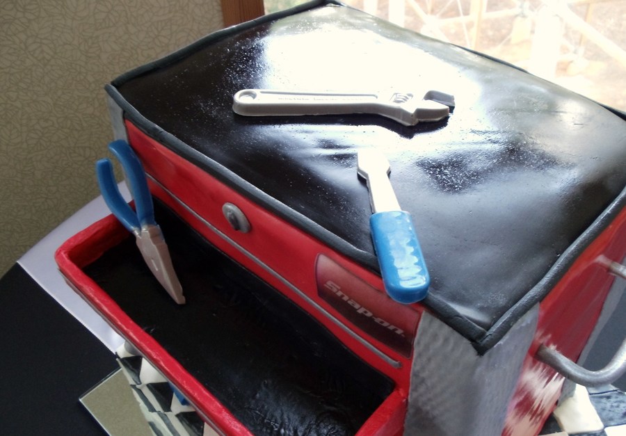 Snap-On Toolbox Cake - CakeCentral.com