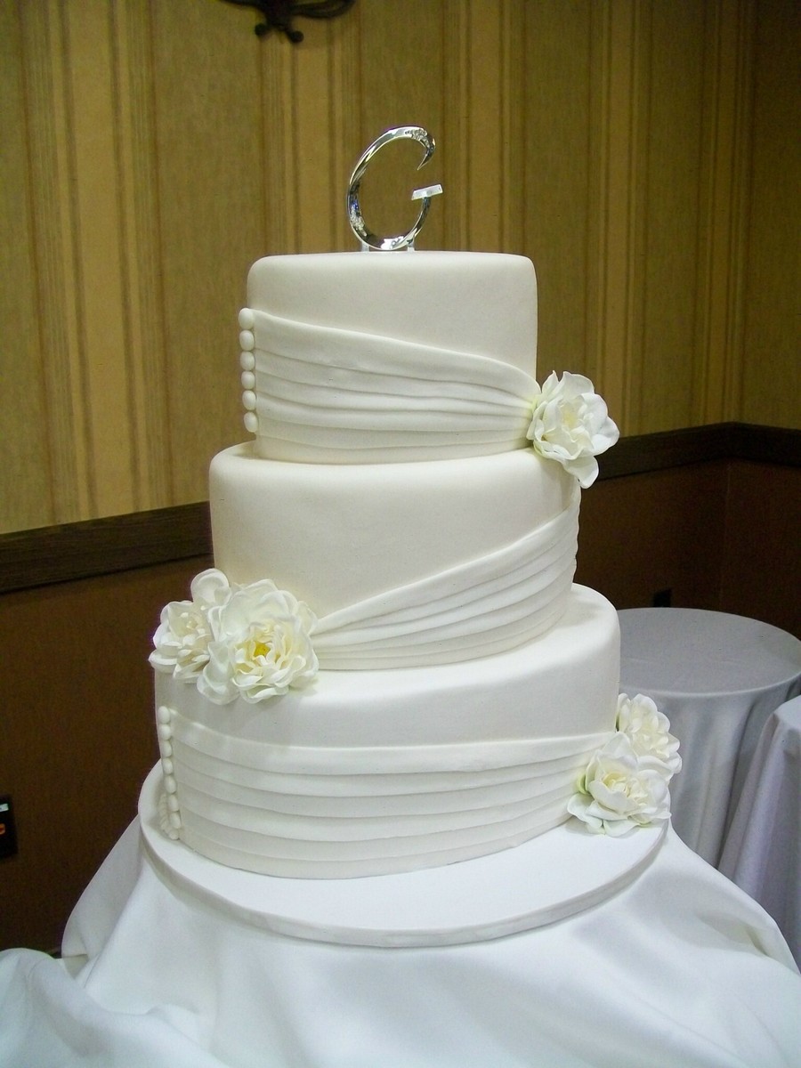 Wrapped Button Tuck - CakeCentral.com