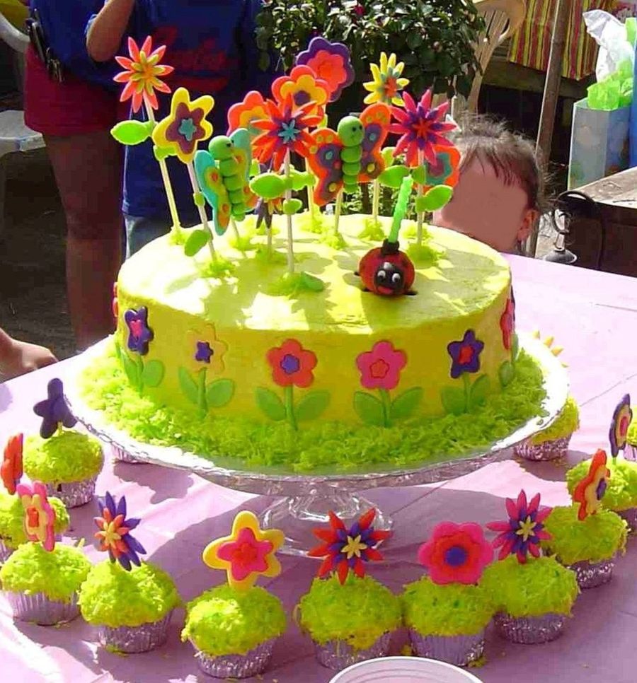 Bug Flower Cake - CakeCentral.com