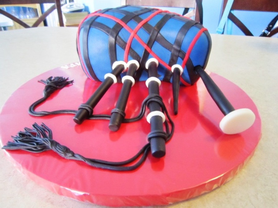 Bagpipe Cake - Glasgow Rangers Tartan - CakeCentral.com