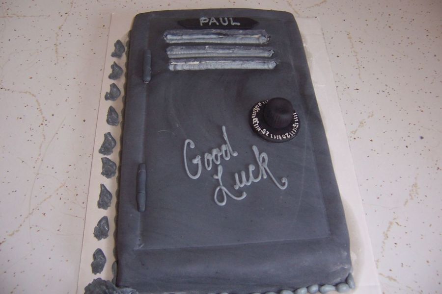 Locker Cake - CakeCentral.com