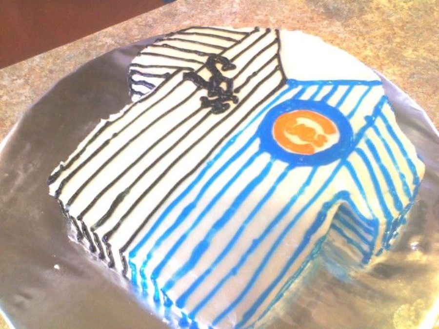 Cubs/sox Jersey Cake - CakeCentral.com
