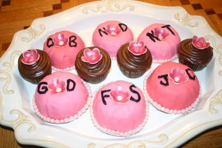 Pink Mini Cakes - CakeCentral.com