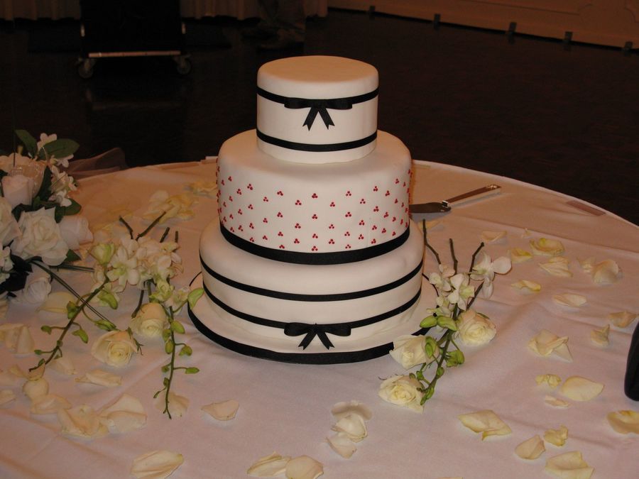Round Ribbon Cake - CakeCentral.com