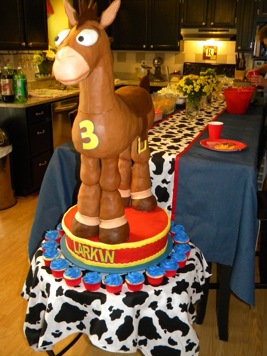 Toy Story Bullseye Cake - CakeCentral.com