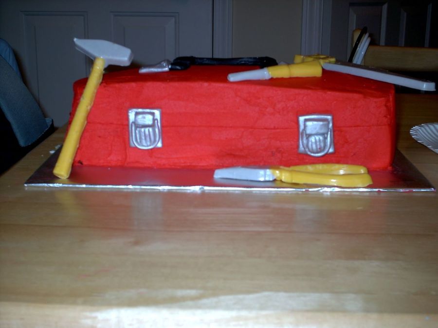 Toolbox Cake - CakeCentral.com