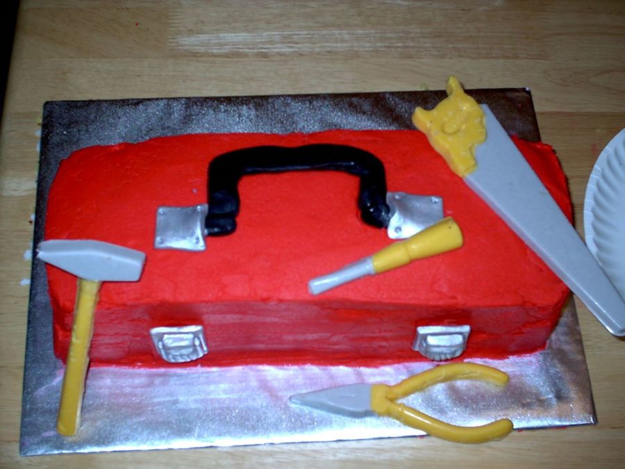 Toolbox Cake - CakeCentral.com