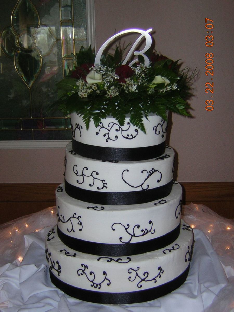 Black Scrollwork - CakeCentral.com
