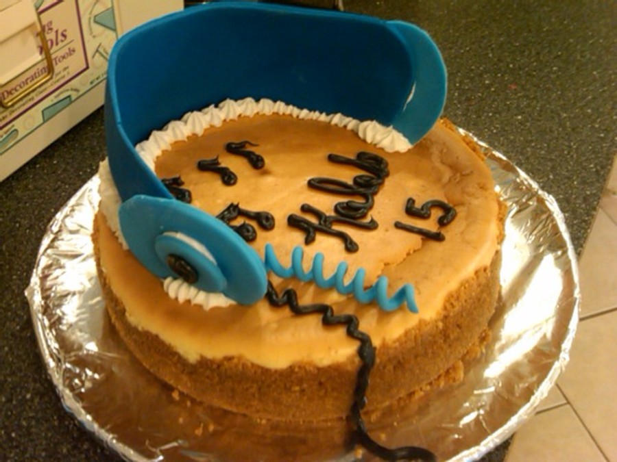Cheesecake Head Phones - CakeCentral.com