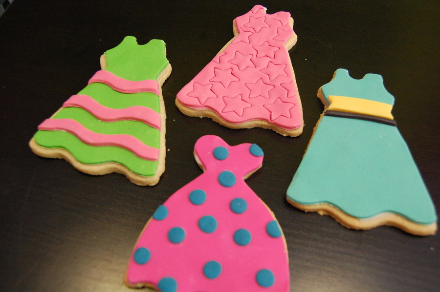 Dresses - CakeCentral.com