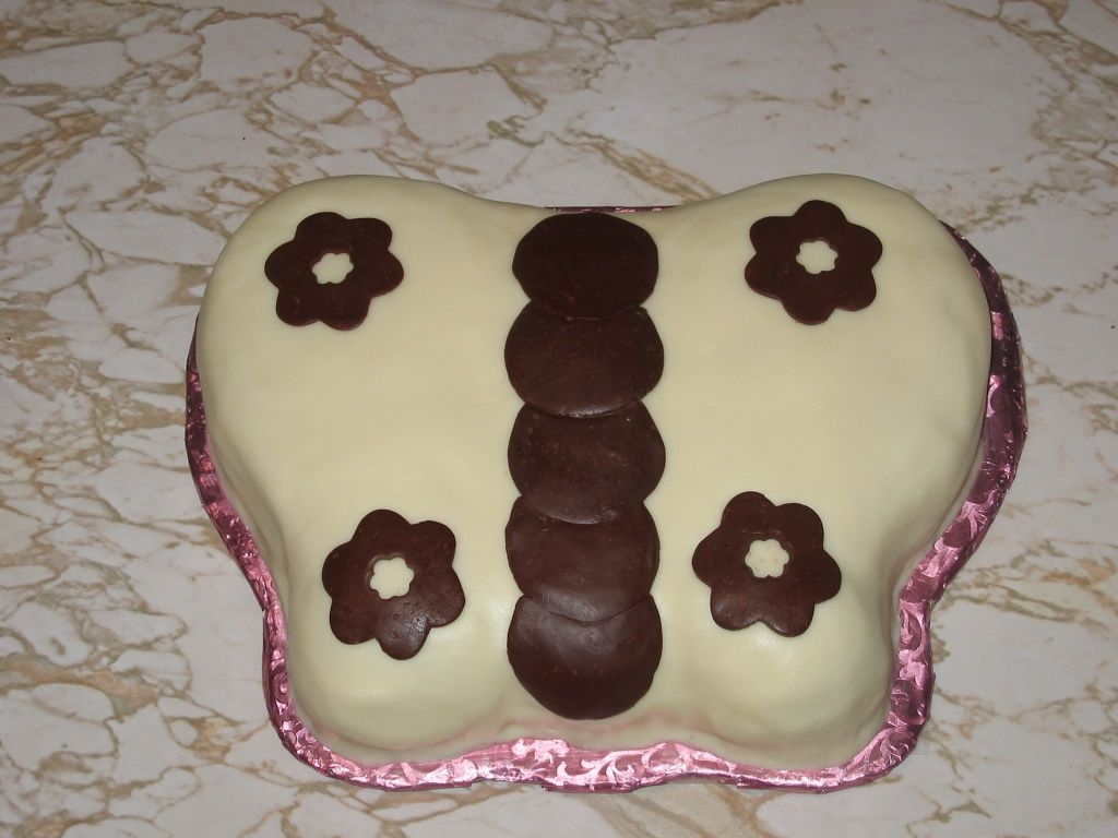 White Chocolate Clay Cake - CakeCentral.com