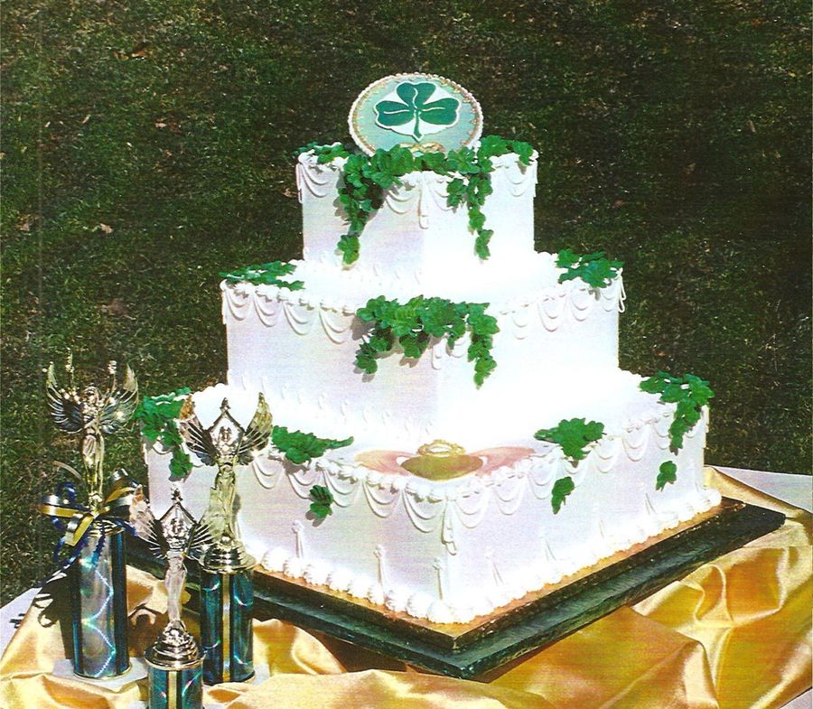 Shamrock Cake - CakeCentral.com