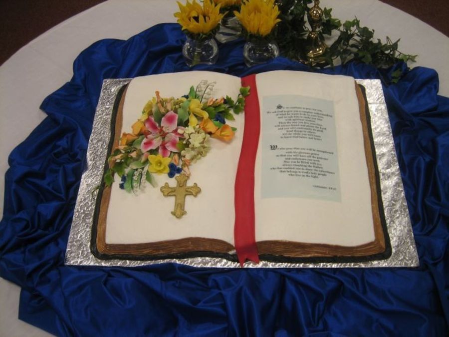 Open Bible - CakeCentral.com